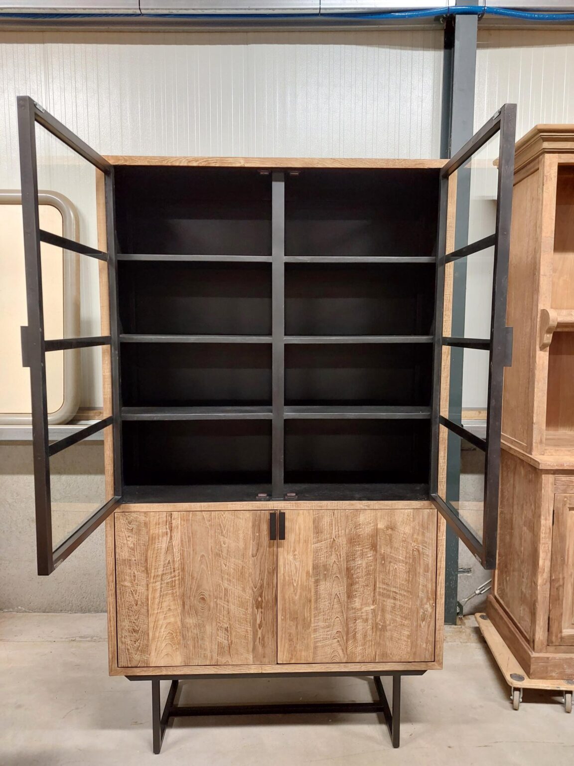 Industriele buffetkast - Specialist in Teak Maatwerk