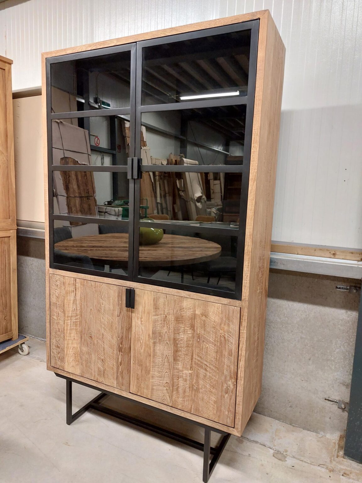 Industriele buffetkast - Specialist in Teak Maatwerk